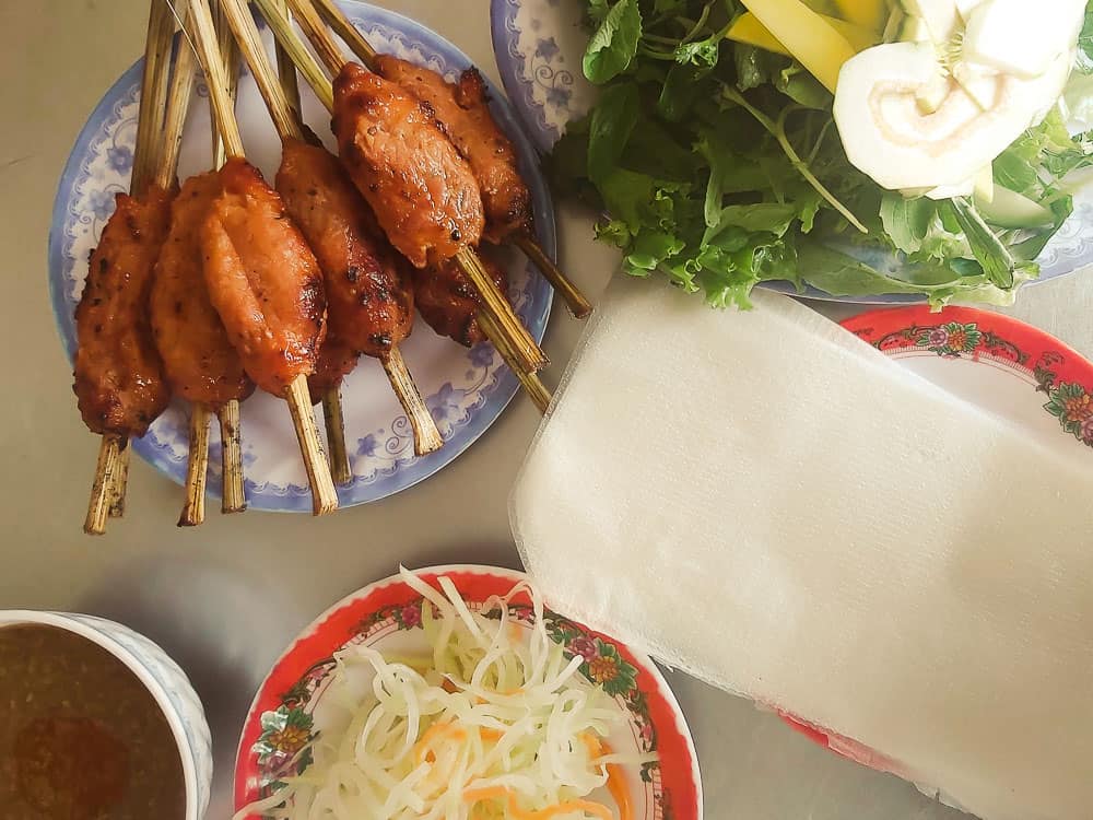 Street food of Vietnam: 11 foods you must try - Breathedreamgo